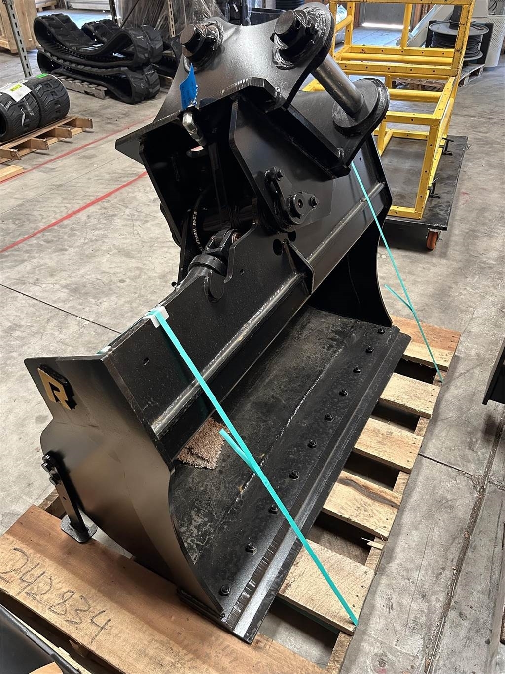 Rockland 60 INCH TL TILT BUCKET