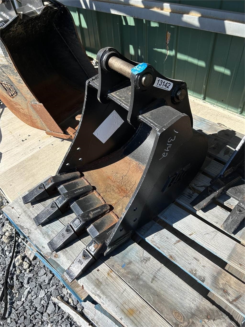 TAG 18 DIGGING BUCKET