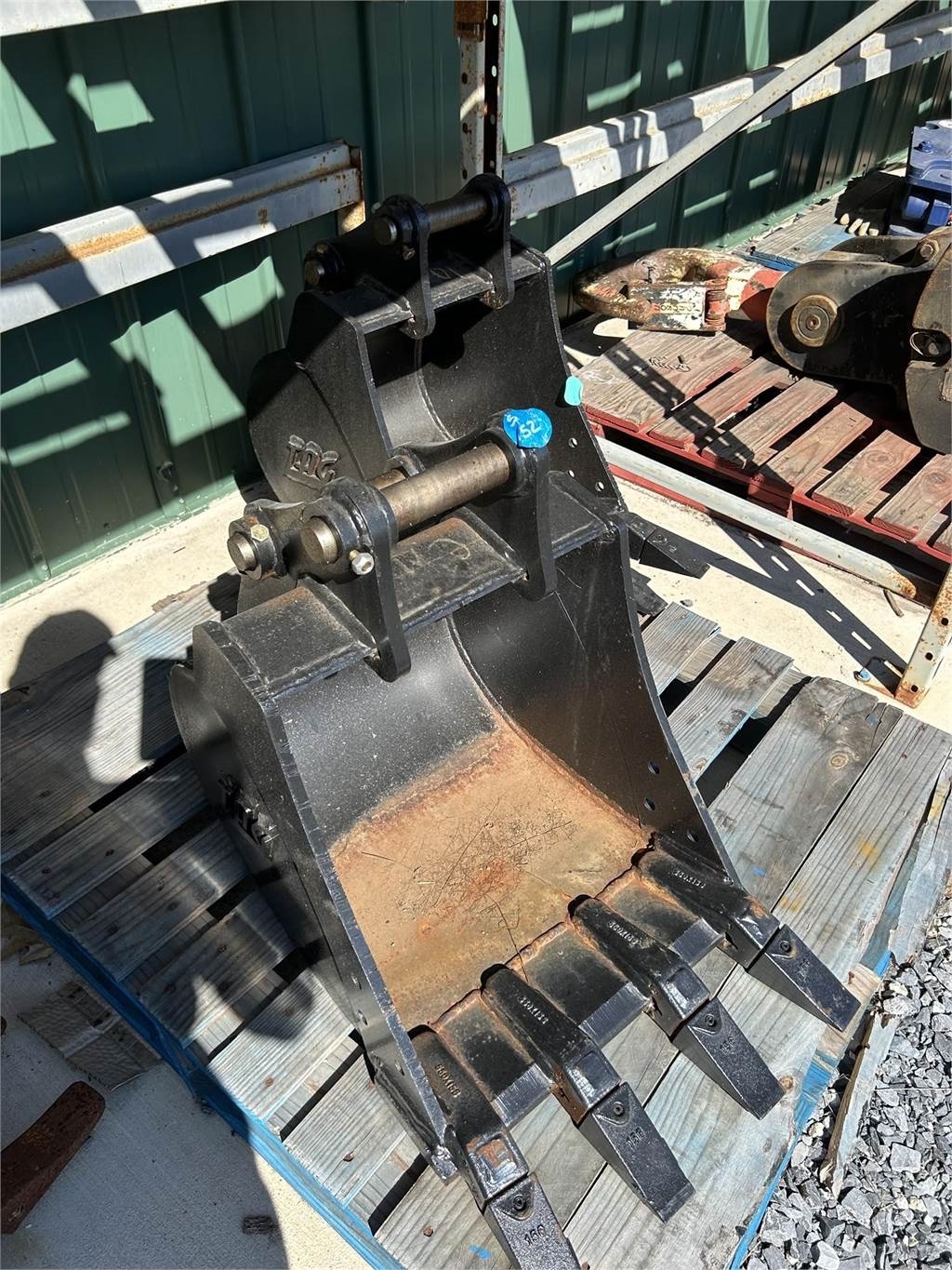 TAG 18 DIGGING BUCKET