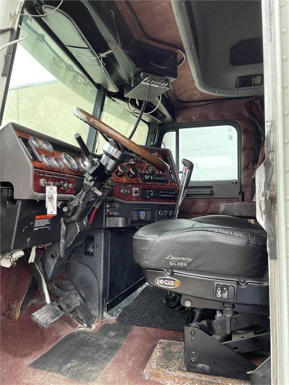 Freightliner FLD120 CLASSIC