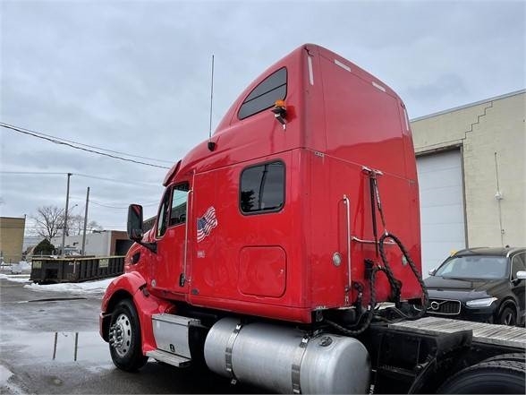 Peterbilt 587