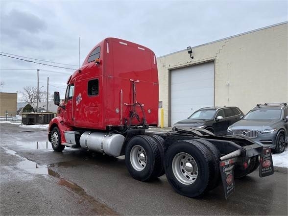 Peterbilt 587