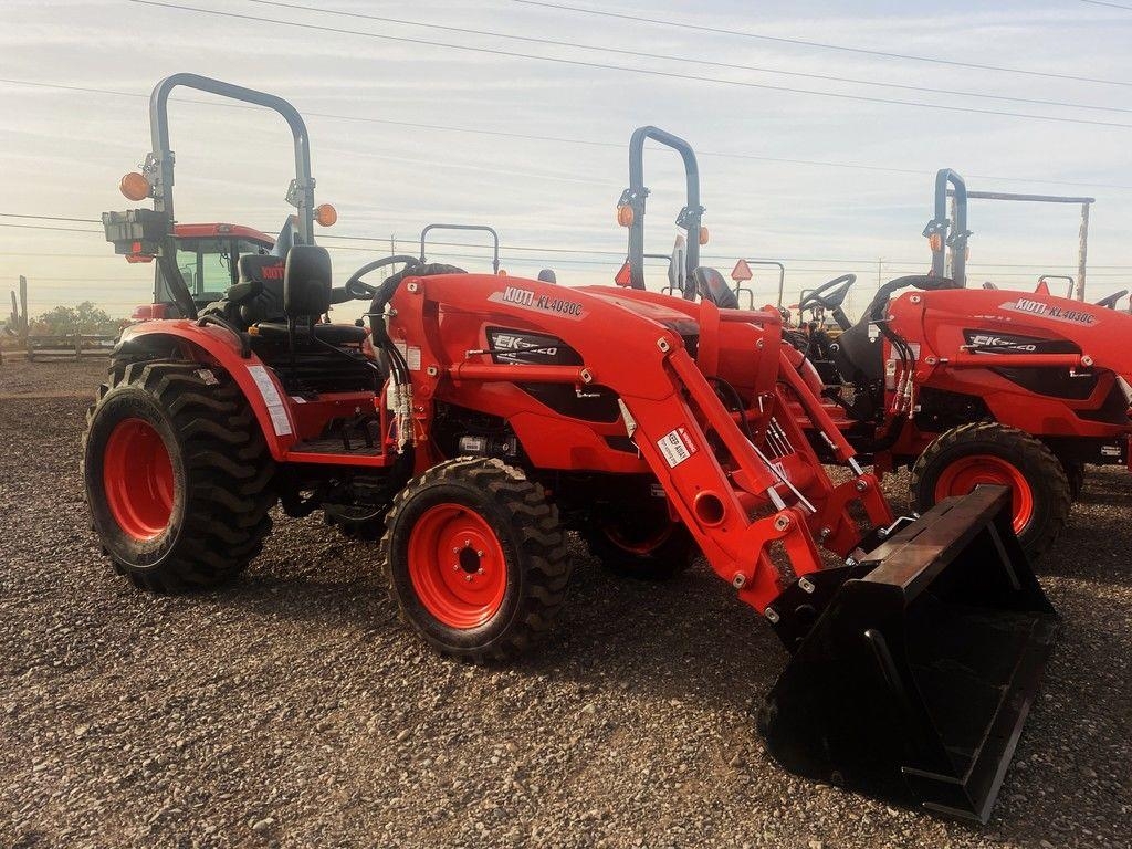 Kioti CK2620 TL 26HP 4x4 Tractor Loader - FALL SAVINGS O