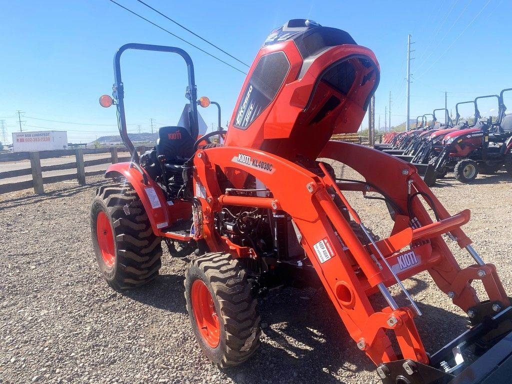 Kioti CK2620H DESERT DELUXE 4x4 HST Tractor Loader with