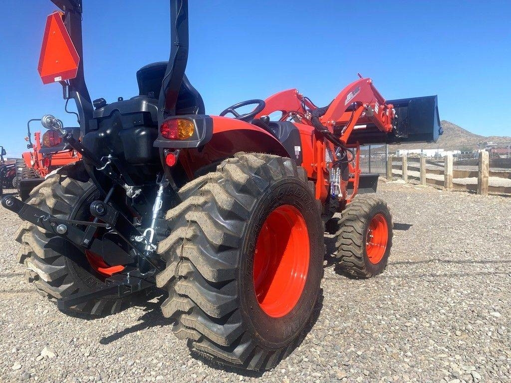 Kioti CK2620H DESERT DELUXE 4x4 HST Tractor Loader with