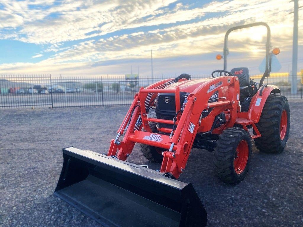 Kioti CK3520SEH-TL 35HP Diesel 4x4 Hystat Tractor Loader
