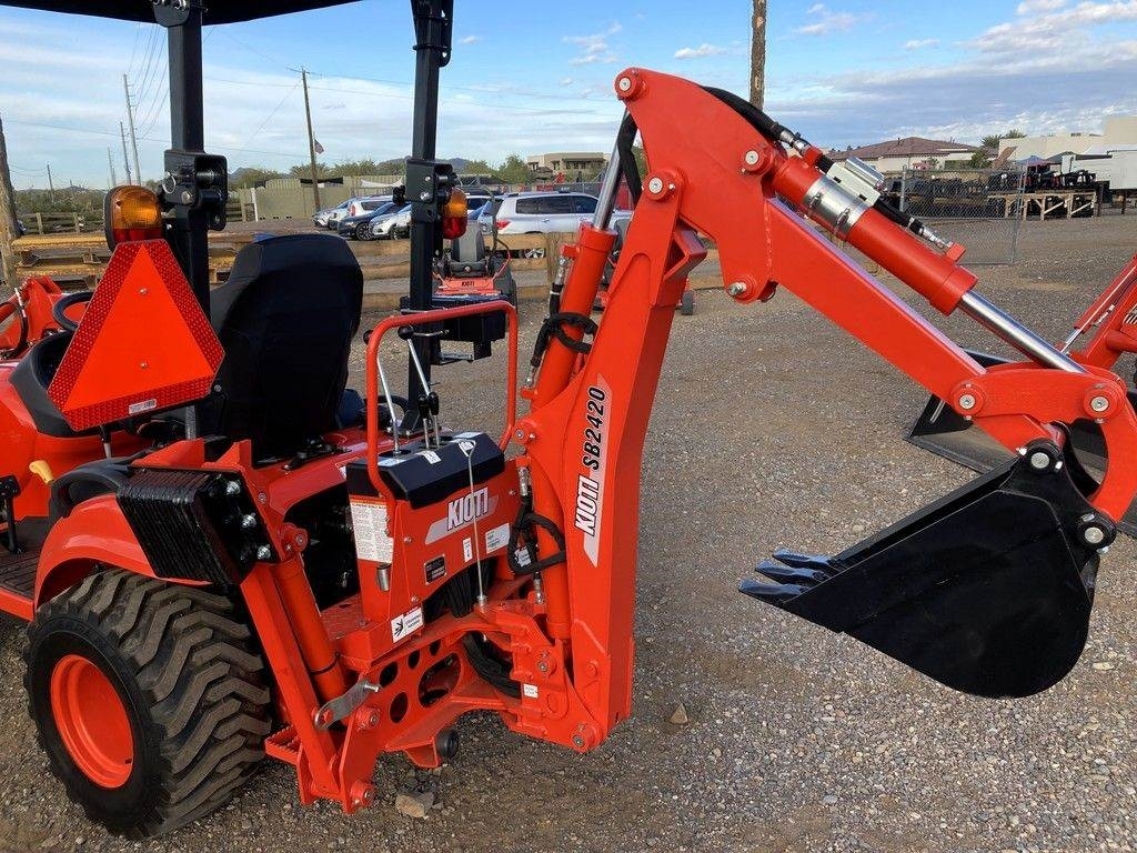 Kioti CS2220H-TLB 22HP 4x4 Tractor Loader Backhoe