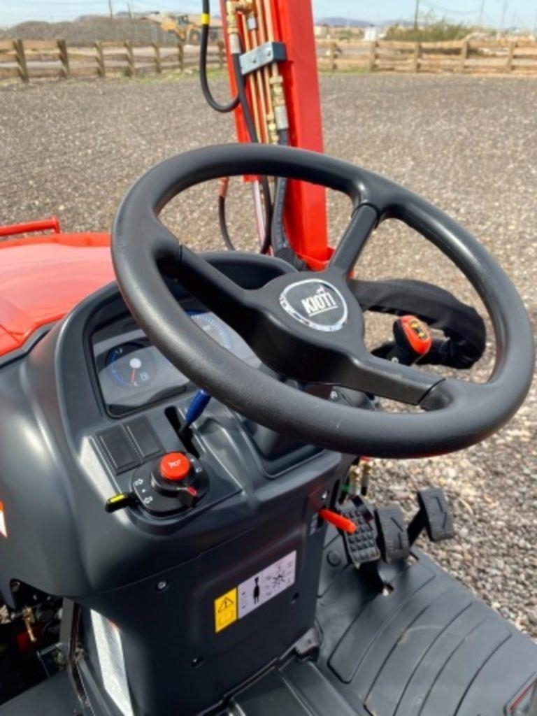 Kioti CX2510HB Hystat Diesel 4x4 Tractor Loader