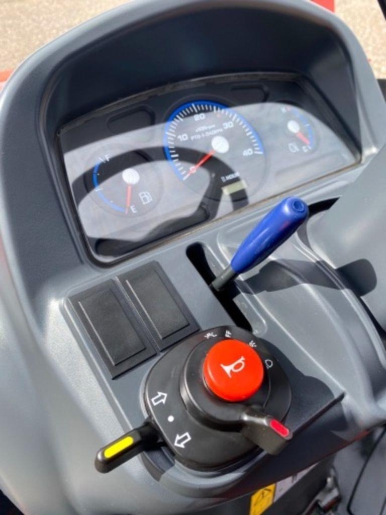 Kioti CX2510HB Hystat Diesel 4x4 Tractor Loader