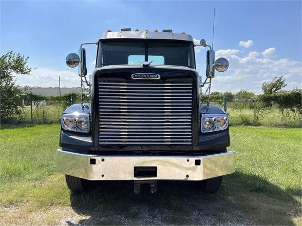 Freightliner 122SD