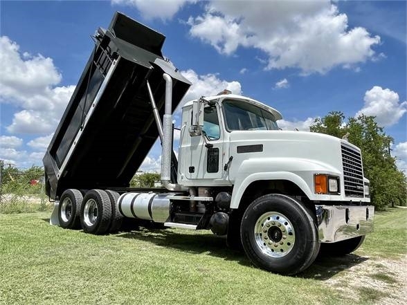 Mack PINNACLE CHU613