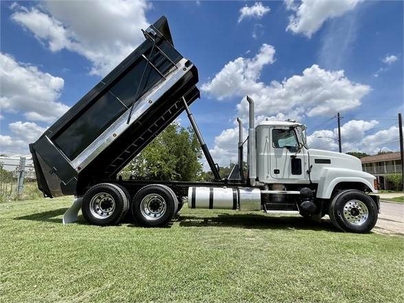 Mack PINNACLE CHU613