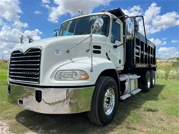 Mack PINNACLE CXU613