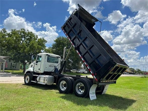 Mack PINNACLE CXU613