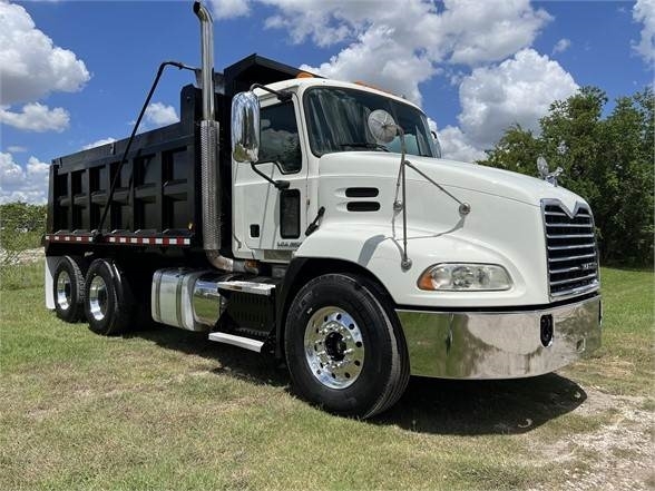 Mack PINNACLE CXU613