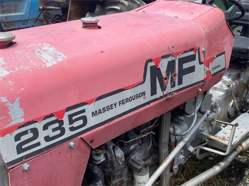 Massey Ferguson 235