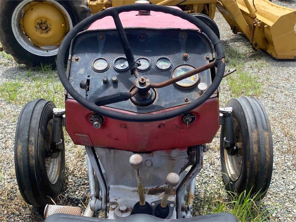 Massey Ferguson 235
