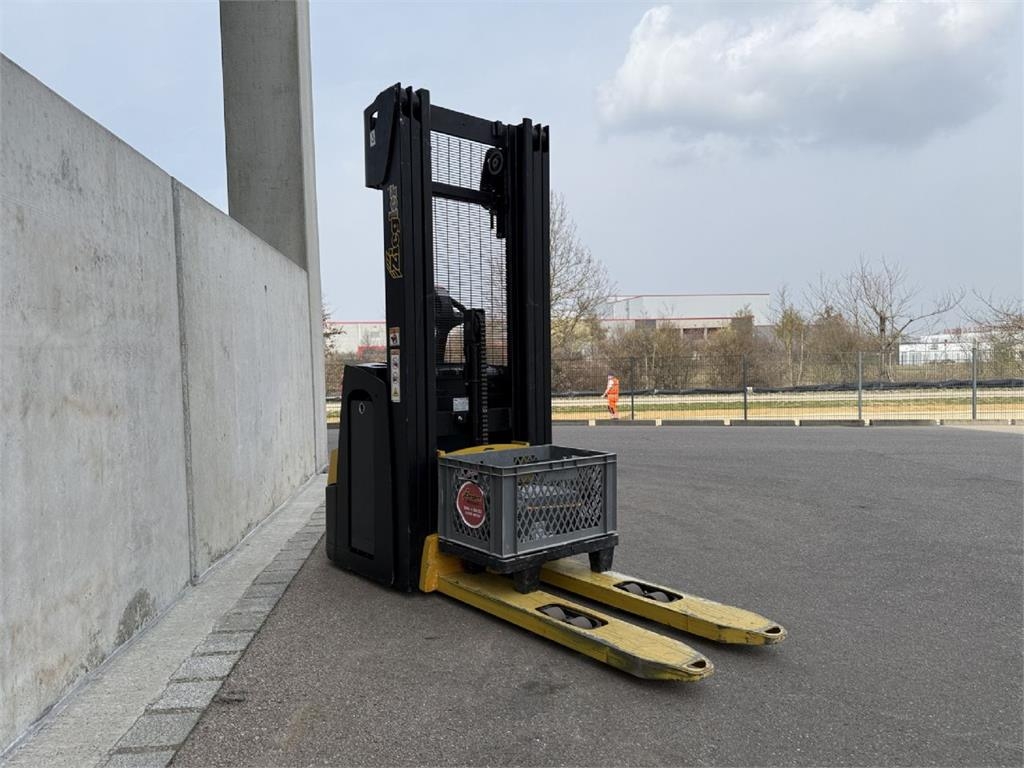 Yale MS12AC - Pedestrian stackers - Material Handling - Yale
