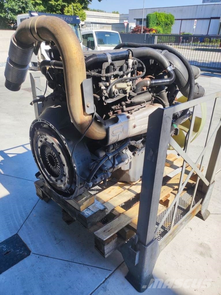 梅赛德斯-奔驰 OM904 LA 160 hp, Padova, 意大利 - 发动机 - Mascus 美国