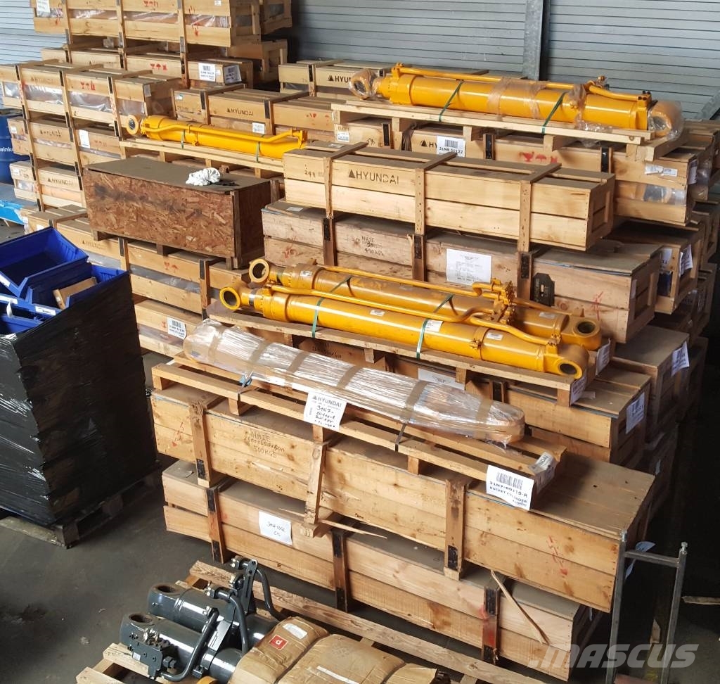 Excavator Cylinder boom LH, Pin 90mm, L1945-3290mm occasion, Prix: 2 ...