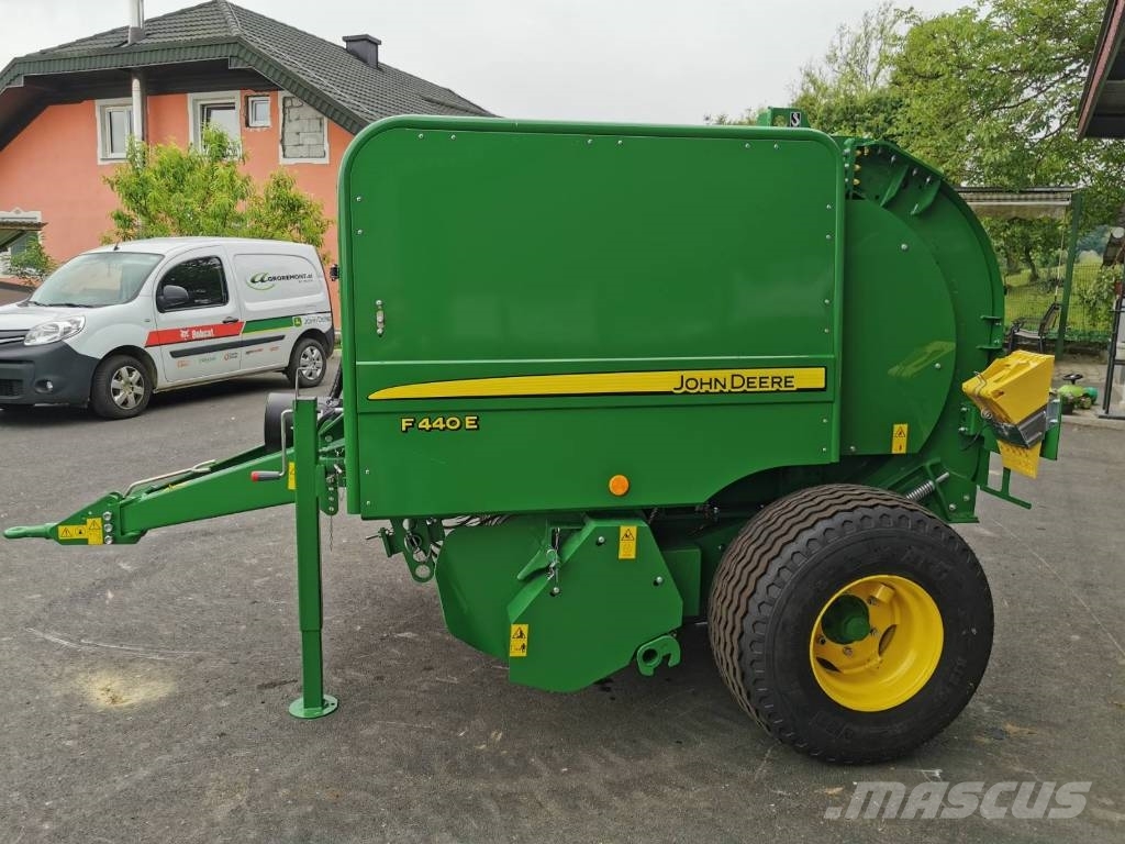 John Deere F440E, 2022, Slowenien - Gebrauchte Rundballenpressen ...