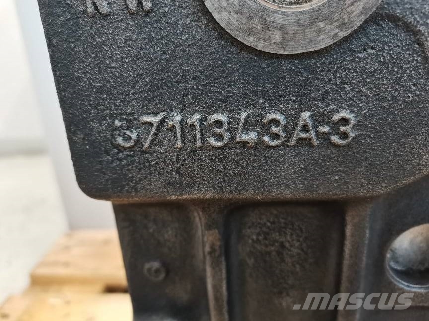 Merlo P 30.11 hull engine Perkins 4.236}, , Polen - Gebrauchte Motoren ...