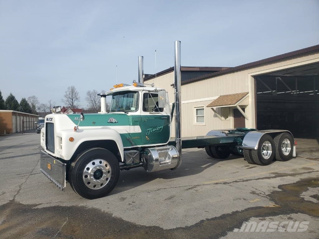 Mack R700, 1975, United States - Used cab & Chassis - Mascus USA