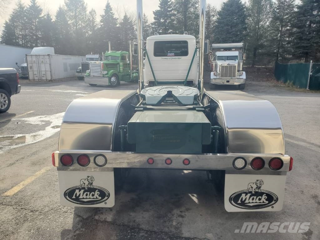 Mack R700, 1975, United States - Used cab & Chassis - Mascus USA