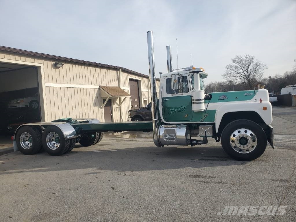 Mack R700, 1975, United States - Used cab & Chassis - Mascus USA
