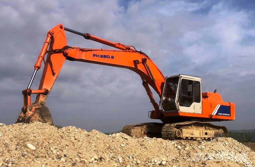 Fiat-Hitachi FH 220-2, 1994, 義大利 - 履帶式 挖土機/掘鑿機/挖掘機 - Mascus臺灣