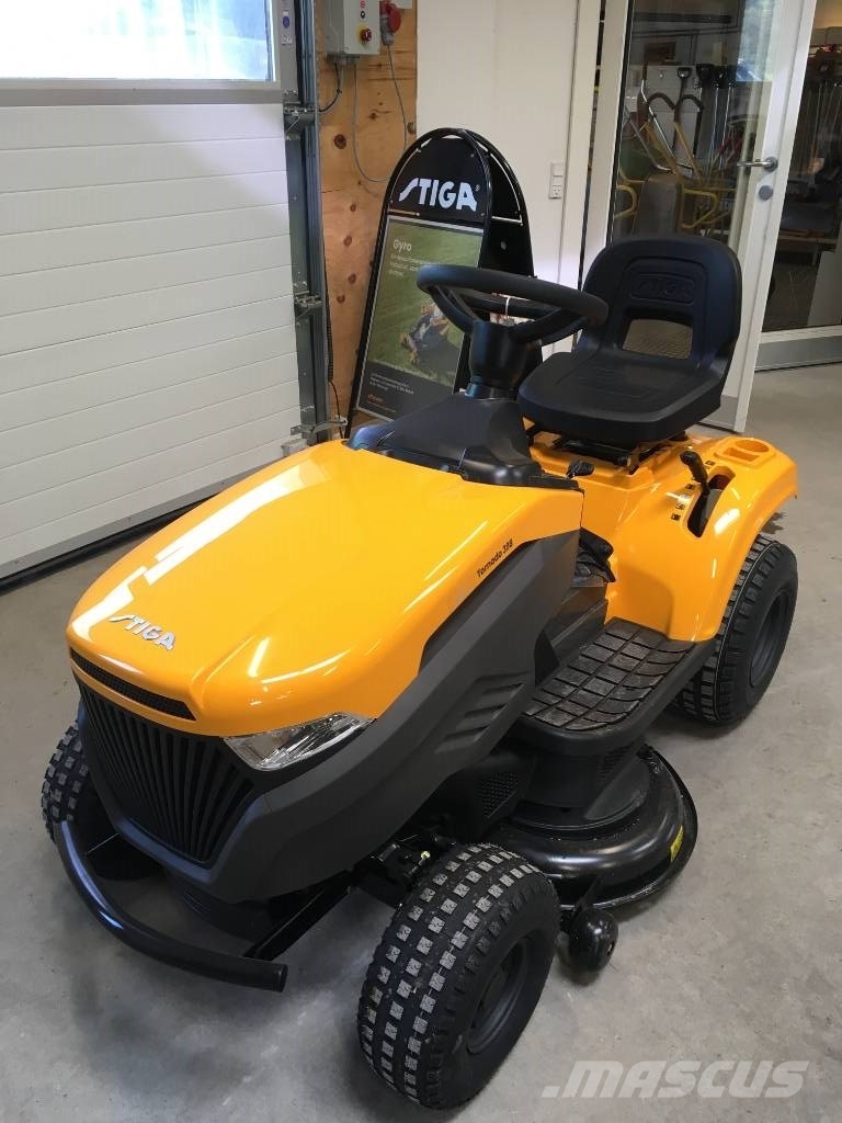 Stiga Tornado 398 ST, Slangerup, Sjælland, Danemark - Mascus France
