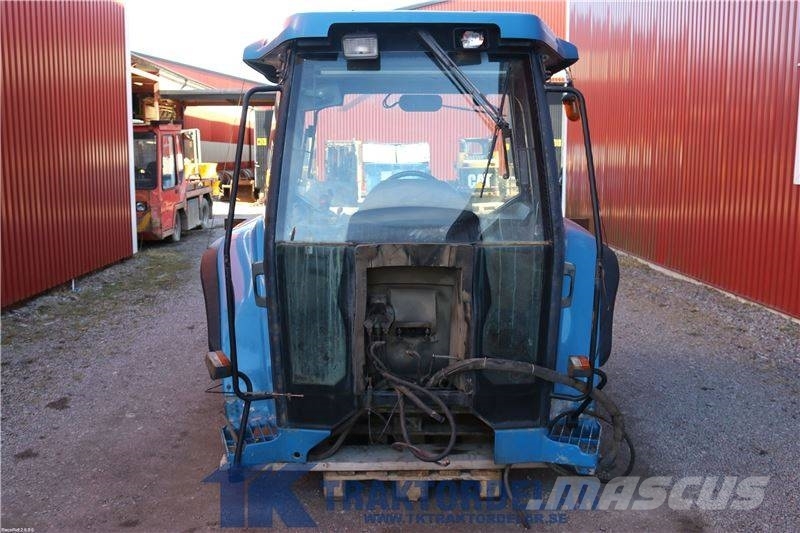 New Holland 8870, 1997, Linköping, Sverige - Begagnade hytter och interiör