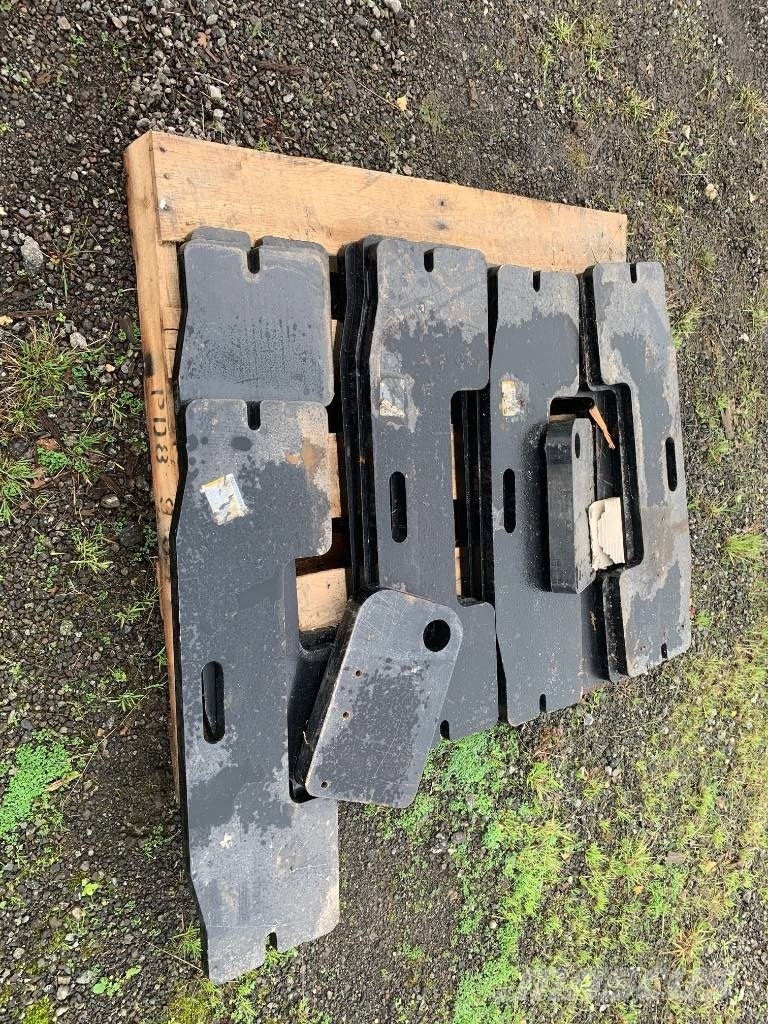 CATERPILLAR CLAAS CHALLENGER 85E 95E REAR TRACTOR WEIGHTS, , Royaume ...