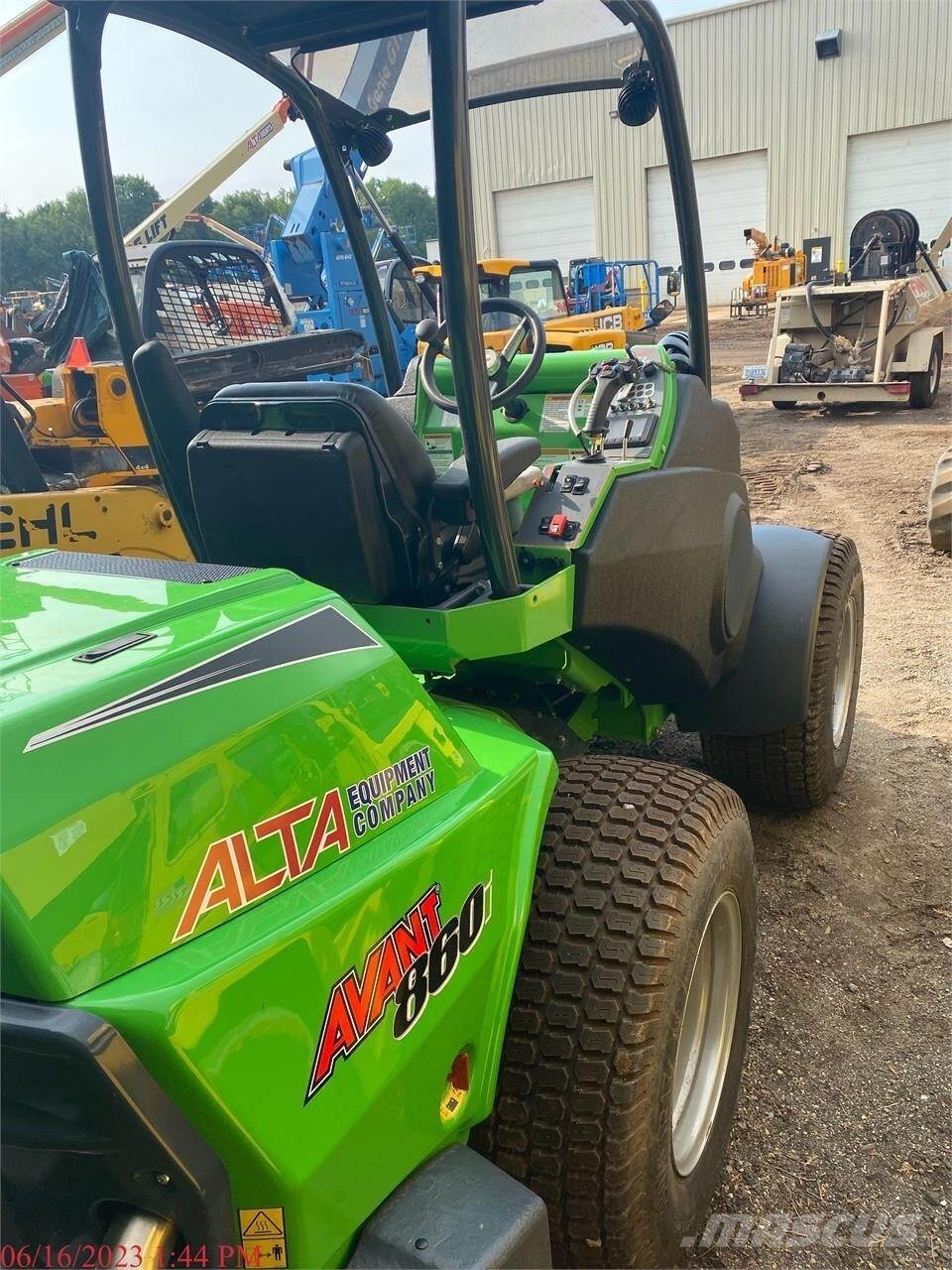 Avant 860I, 2022, New Hudson, Michigan 48165, United States - Used ...