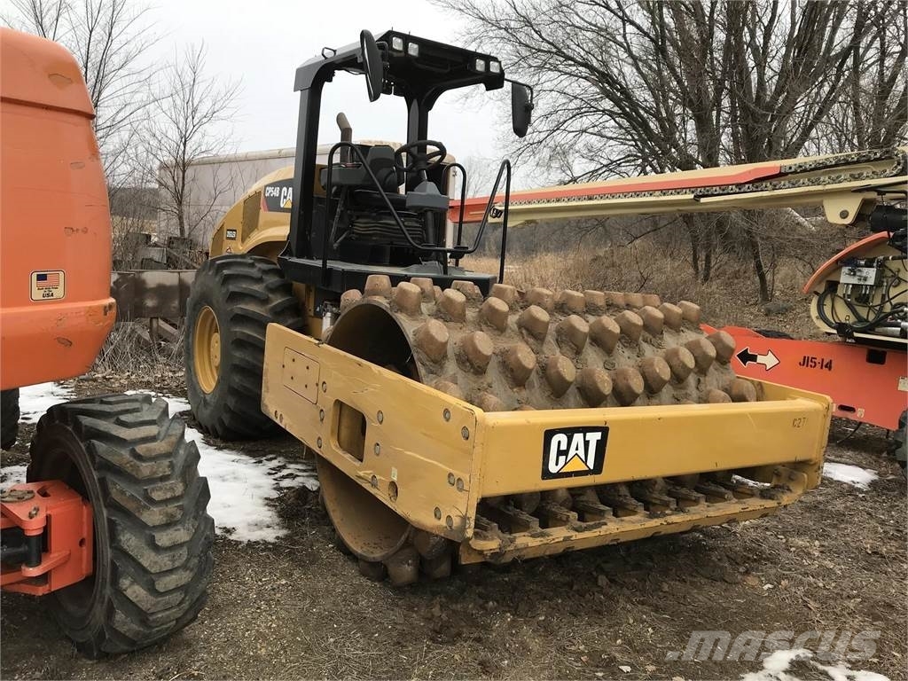 Cat CP54B, 2015, Lakeville, Minnesota, United States - Used waste ...