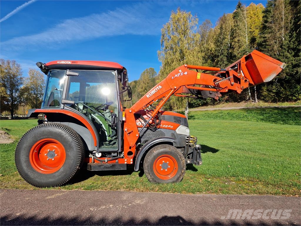 Kubota 4240 MED REDSKAP., 2012, Karlstad, Sverige - Brukt traktor ...