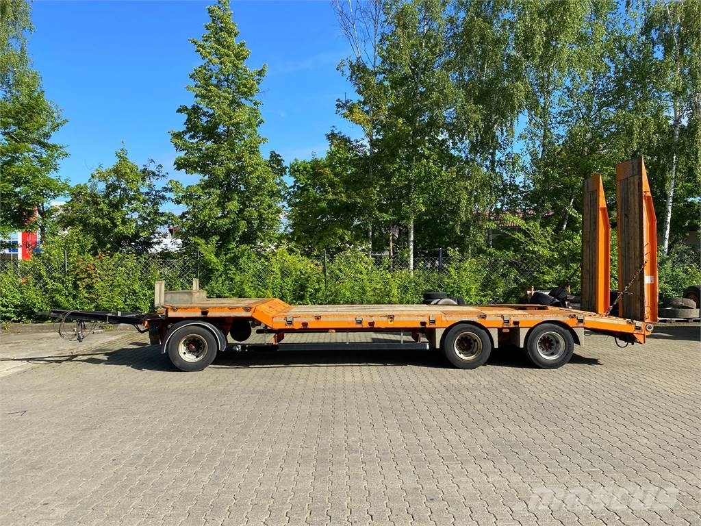 Schwarzmueller T 30 100 3 Achs Tiefladeranh nger 2015 N mecko schwarzmueller-t-30-100-3-achs-tiefladeranh-nger-2015-n-mecko