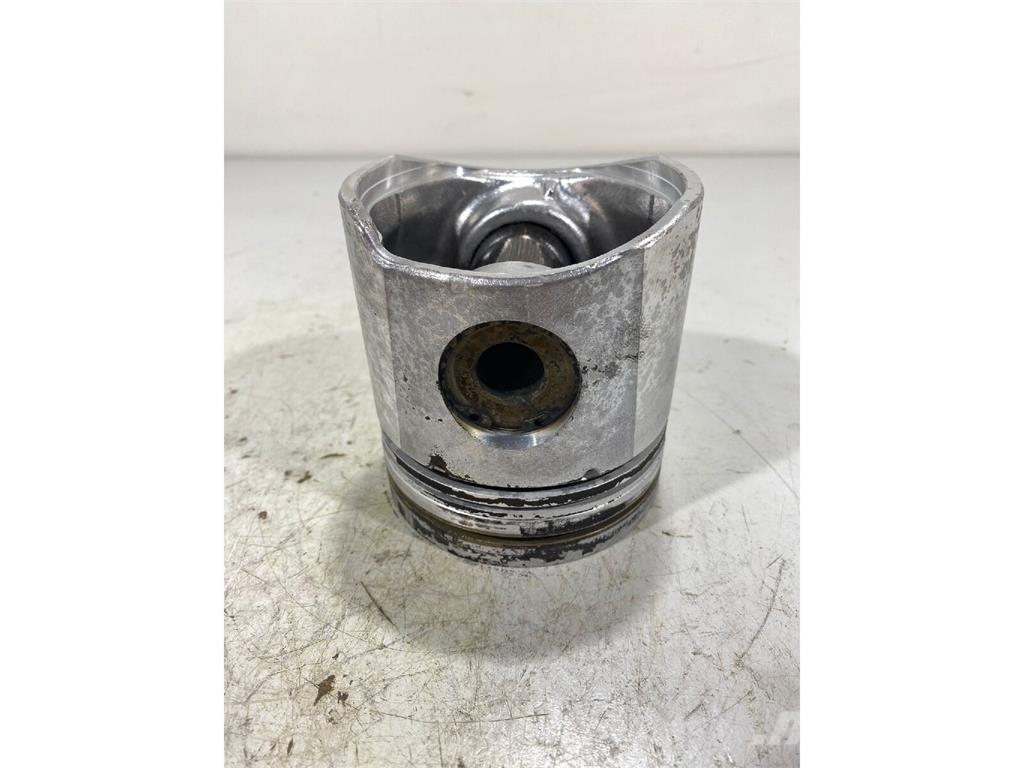 Deutz /Tipo: BF4M1012 Pistão do Motor Deutz BFM1012 9948, Leiria ...