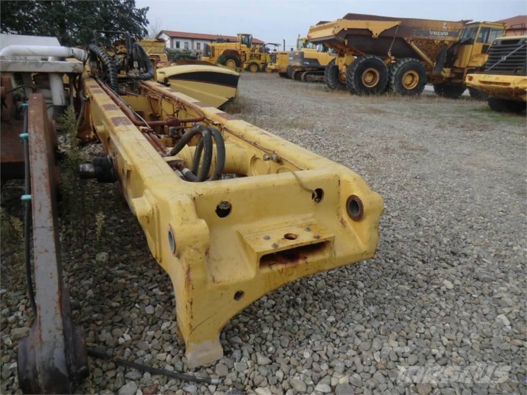 Caterpillar 323D, Anzola Emilia (BO), Italy - Used chassis and ...