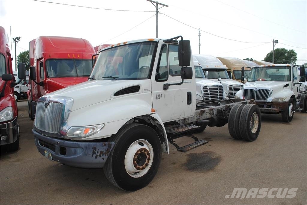 International 4300, 2004, Covington, Tennessee, United States - Used ...