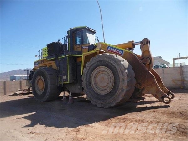 Komatsu Wa900