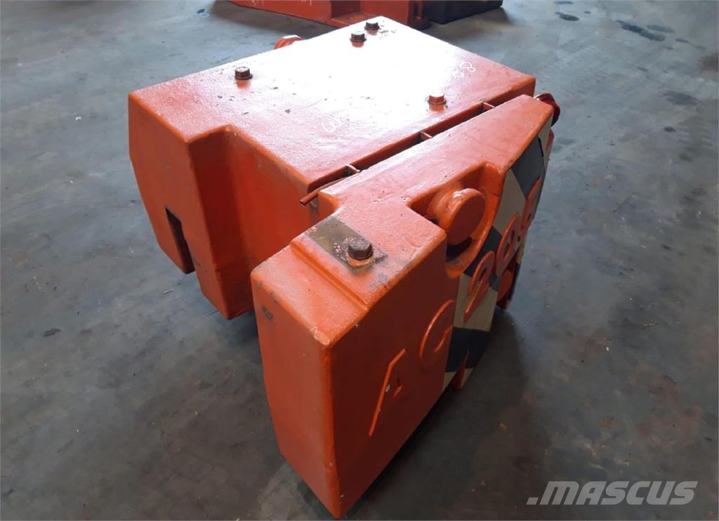 Terex Demag Demag AC 205 counterweight 2,4 ton (0.7/1.7 ton ...