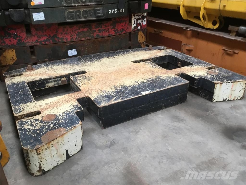 Terex Demag Demag AC 350-1 counterweight 10 ton, Sassenheim, Холандия ...