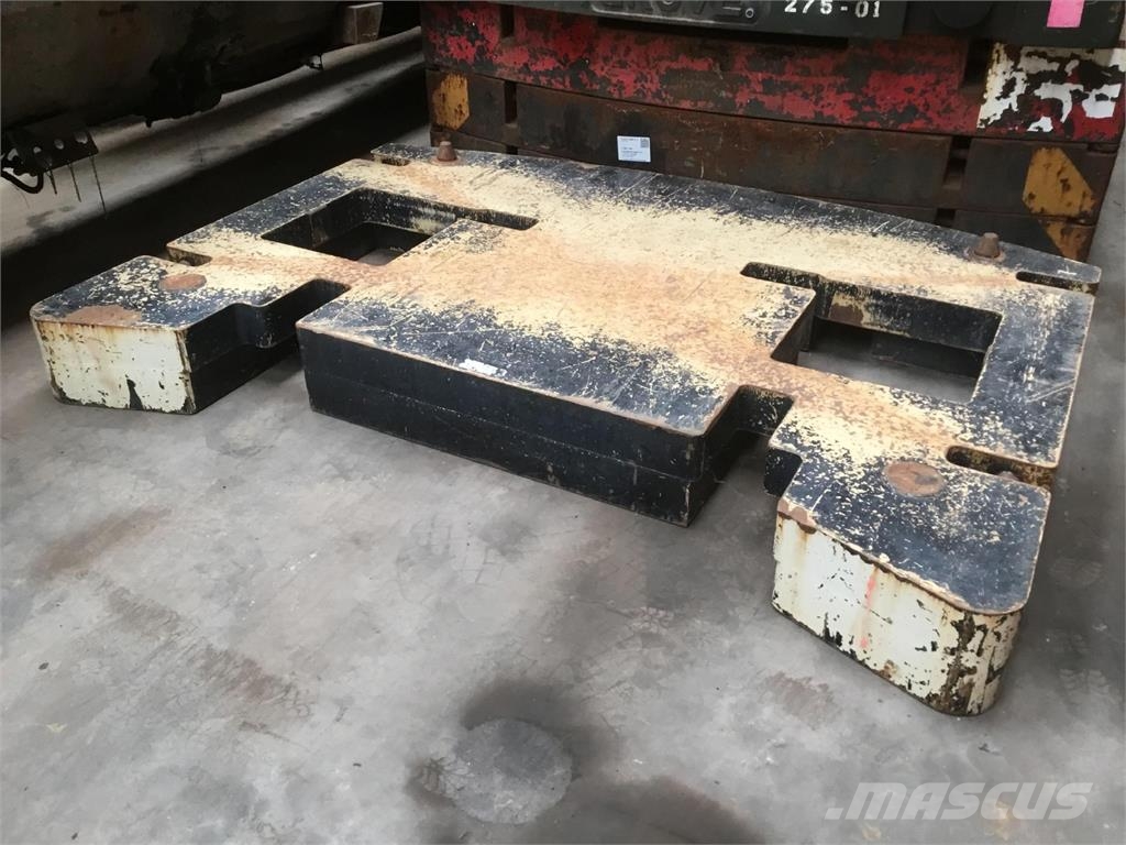 Terex Demag Demag AC 350-1 counterweight 10 ton, Sassenheim, Холандия ...
